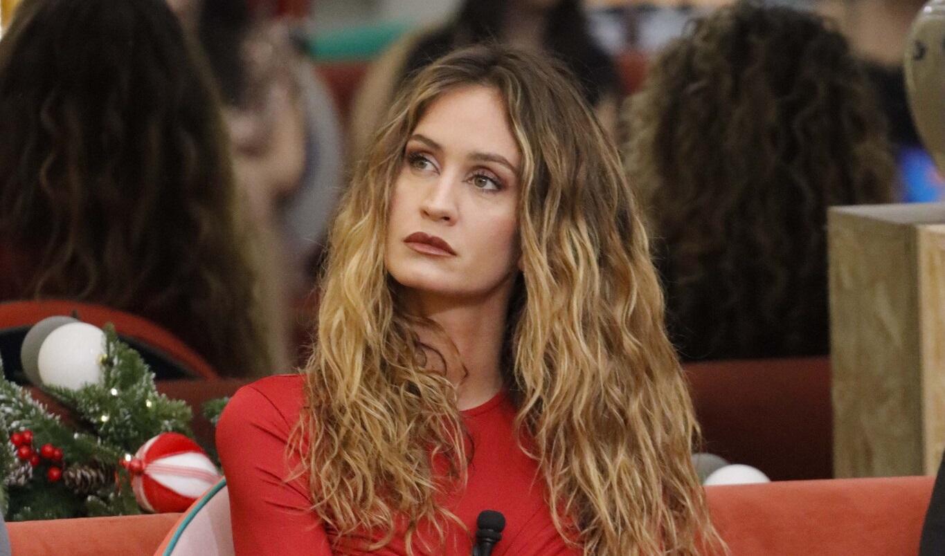 Helena lancia bollitore a Jessica al Grande Fratello - Video - Davide ...