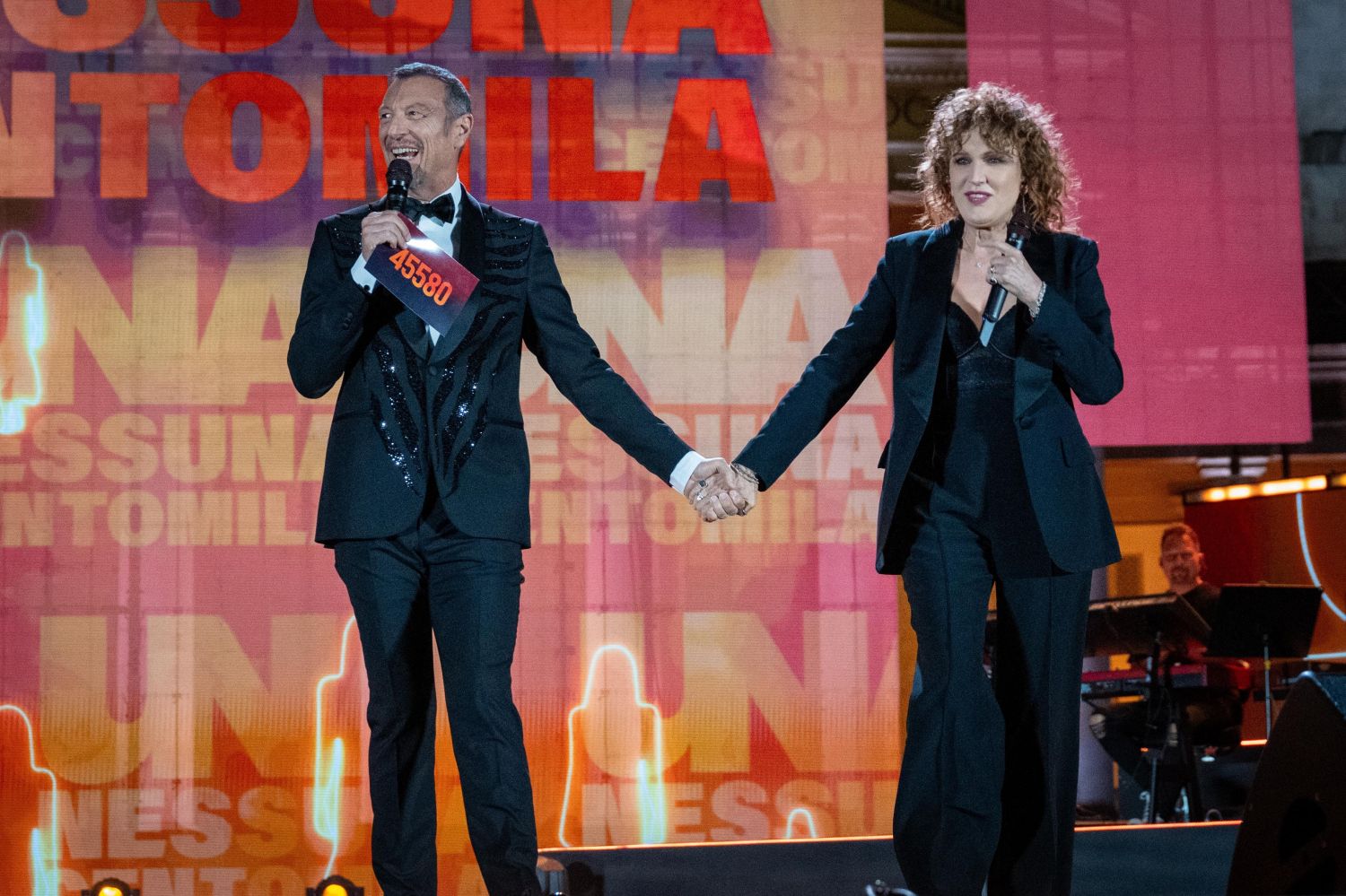 Una Nessuna Centomila trasloca su Canale 5 giovedì 11 dicembre - Davide Maggio